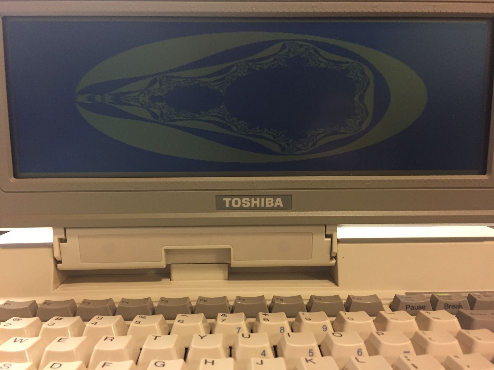 Toshiba T1000 Laptop – Virginia Computer Museum